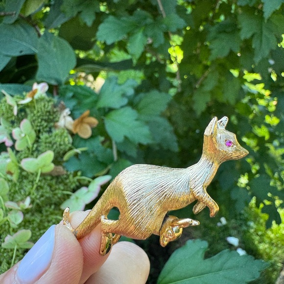 Napier | Jewelry | Vintage Napier Kangaroo And Joey Gold Tone Pin ...